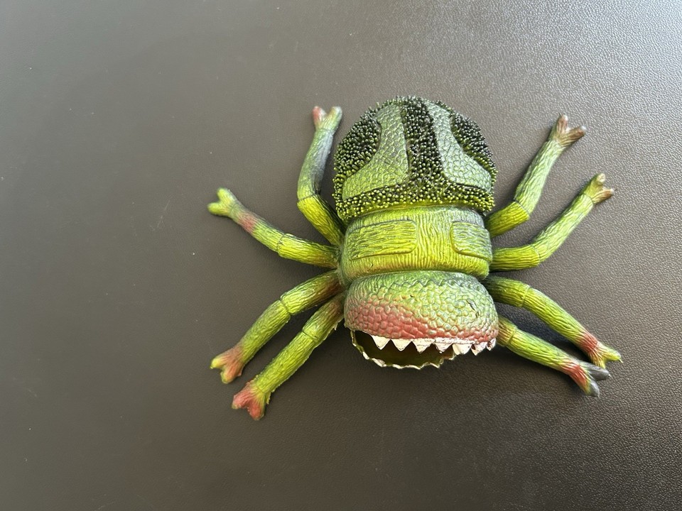 1985 ROCKS & BUGS AND THINGS Green TERRORANTULA SQUEAK Rubber Toy ...