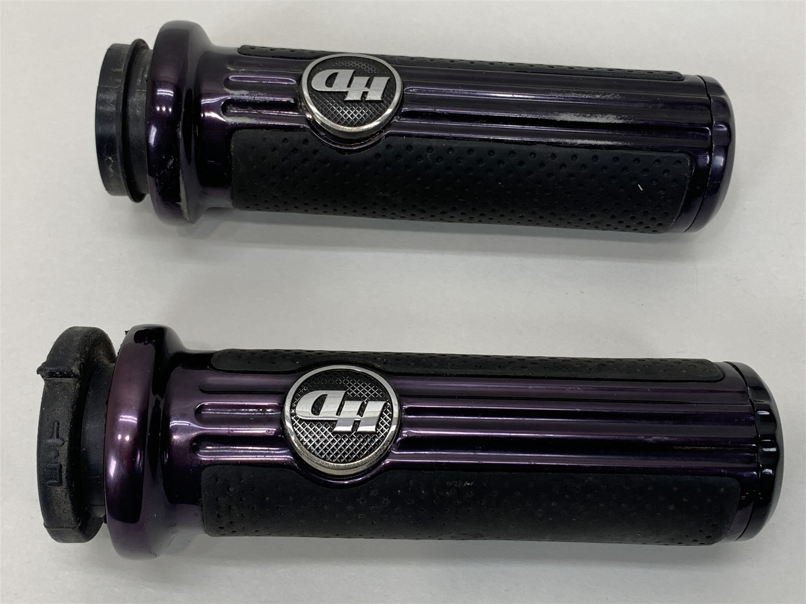 Harley Davidson Defiance Hand Grips Black Anodized 56100157 for sale ...