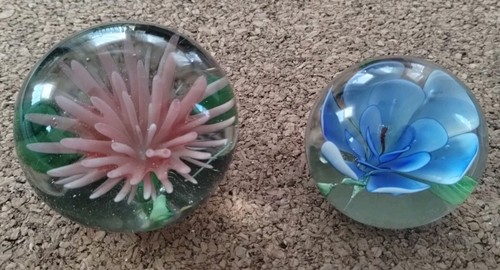Two Small Vintage Art Glass Paperweights Flowers / Unmarked | eBay