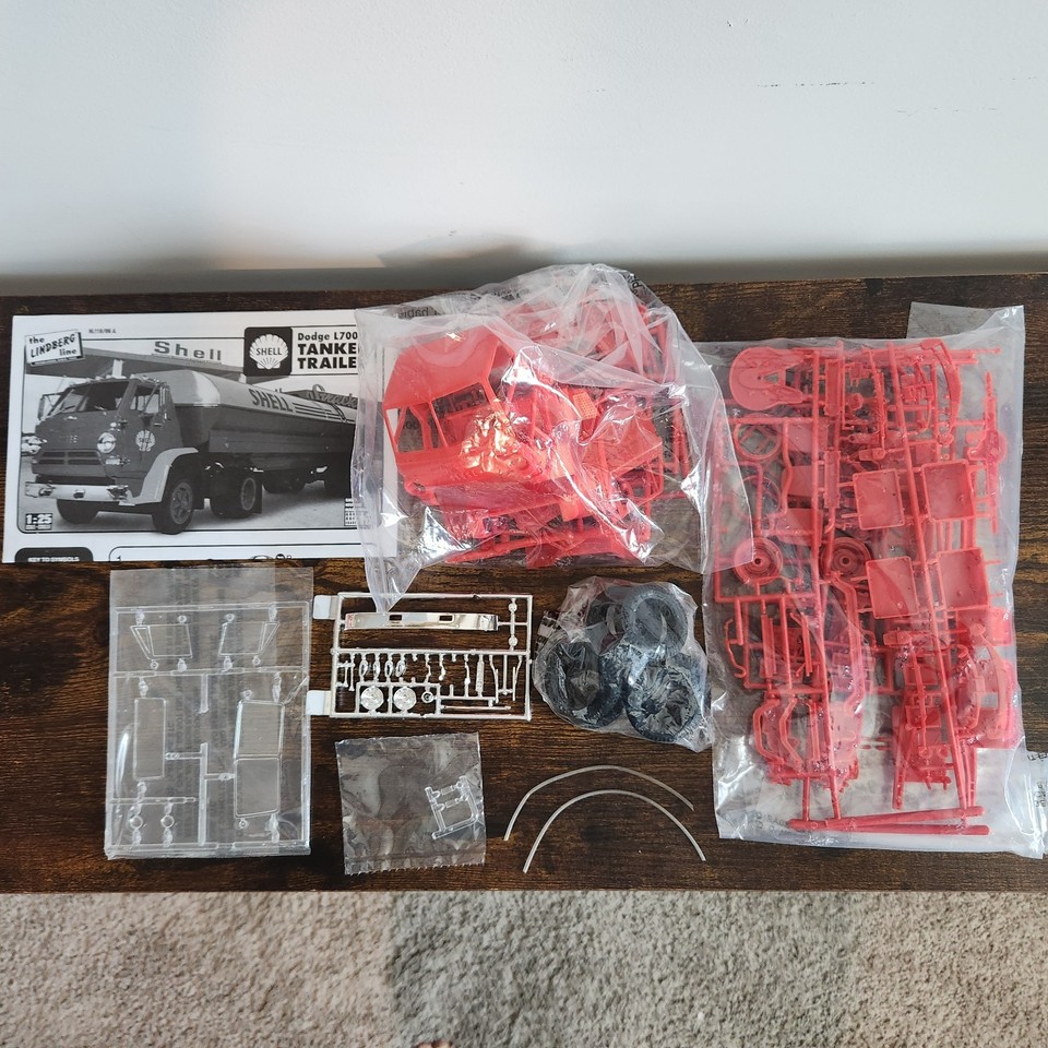 Lindberg 1:25 DODGE L-700 TILT CAB SEMI TRUCK MODEL KIT *ONLY* Complete ...