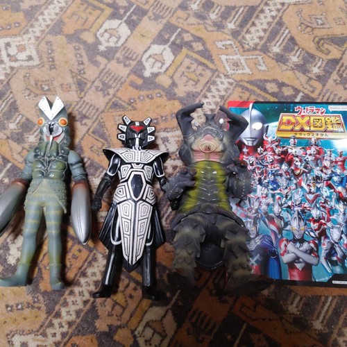 Ultra Monster Series Baltan Alien Antler Gigi Set Dx Illustrated Book ...