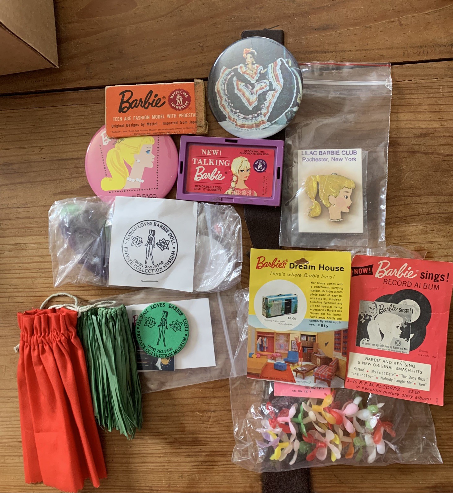 Vintage Barbie Clothes Hawaii Loves Barbie HTF Buttons, Pins | eBay