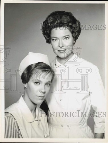 Press Photo Shirl Conway and Zina Bethune star in "The Nurses" on CBS ...