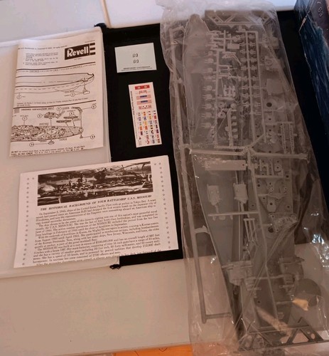 Revell USS MISSOURI The Mighty Mo U.S. Navy Batteship 1:535 Scale Model ...