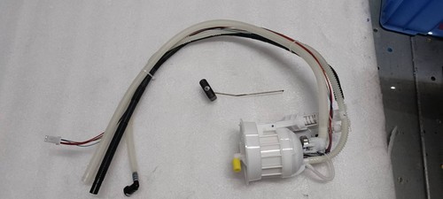 Left Fuel Pump Assembly For Mercedes Benz CLS350 CLS500 CLS550 ...