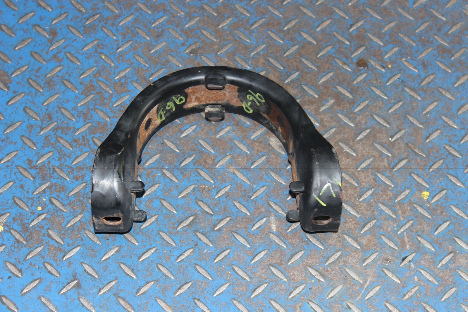 MERITOR CENTER BEARING BRACKET P/N: HCB1-6B | eBay