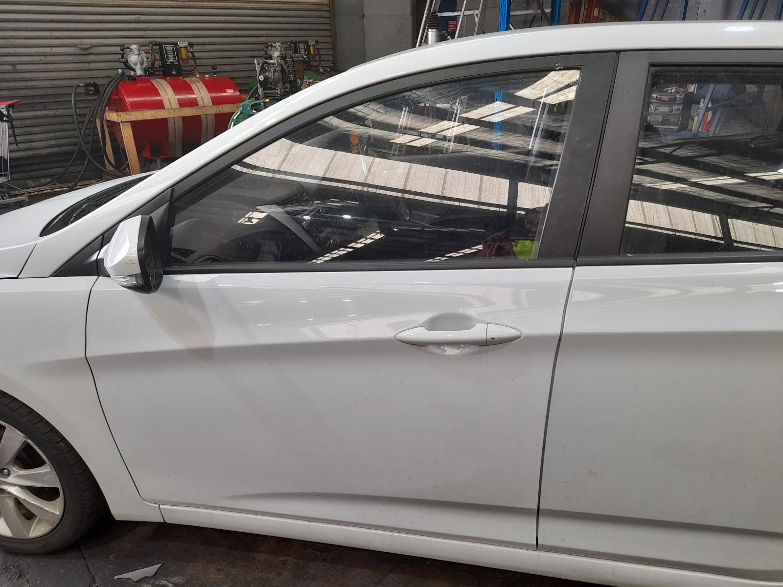 HYUNDAI ACCENT RADIATOR SUPPORT RB, PETROL, P/N 64101-1R000/1R300, 07/ ...