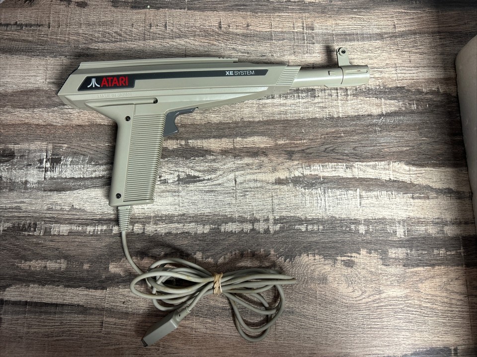 Atari XE Game System CIB Console, Controller, Games, Light Gun ...
