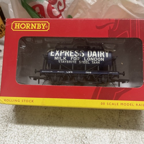 HORNBY OO GAUGE MODEL RAILWAY R6404 6 Wheel Milk Tank - EXPRESS DAIRY ...