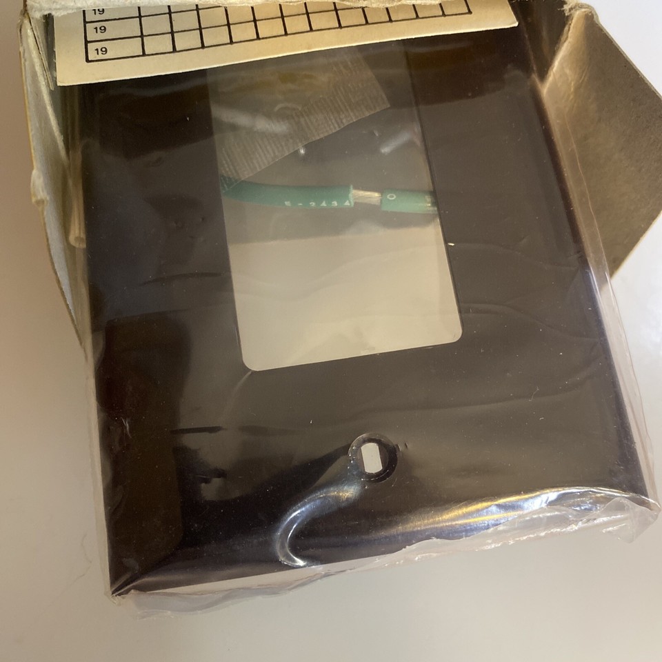 Hubbell Model: GF5252 Commercial Ground Fauld Receptacle. NOS zaz | eBay