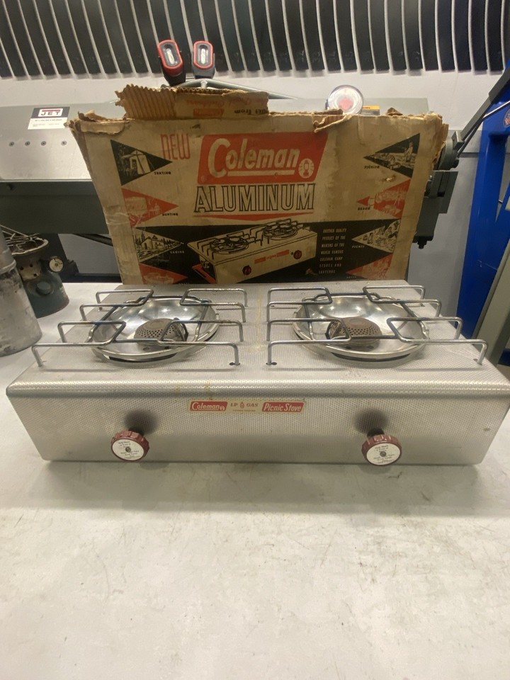 Coleman 5408 Aluminum picnic Stove W/ box .... WORKS GOOD ..... 2 ...
