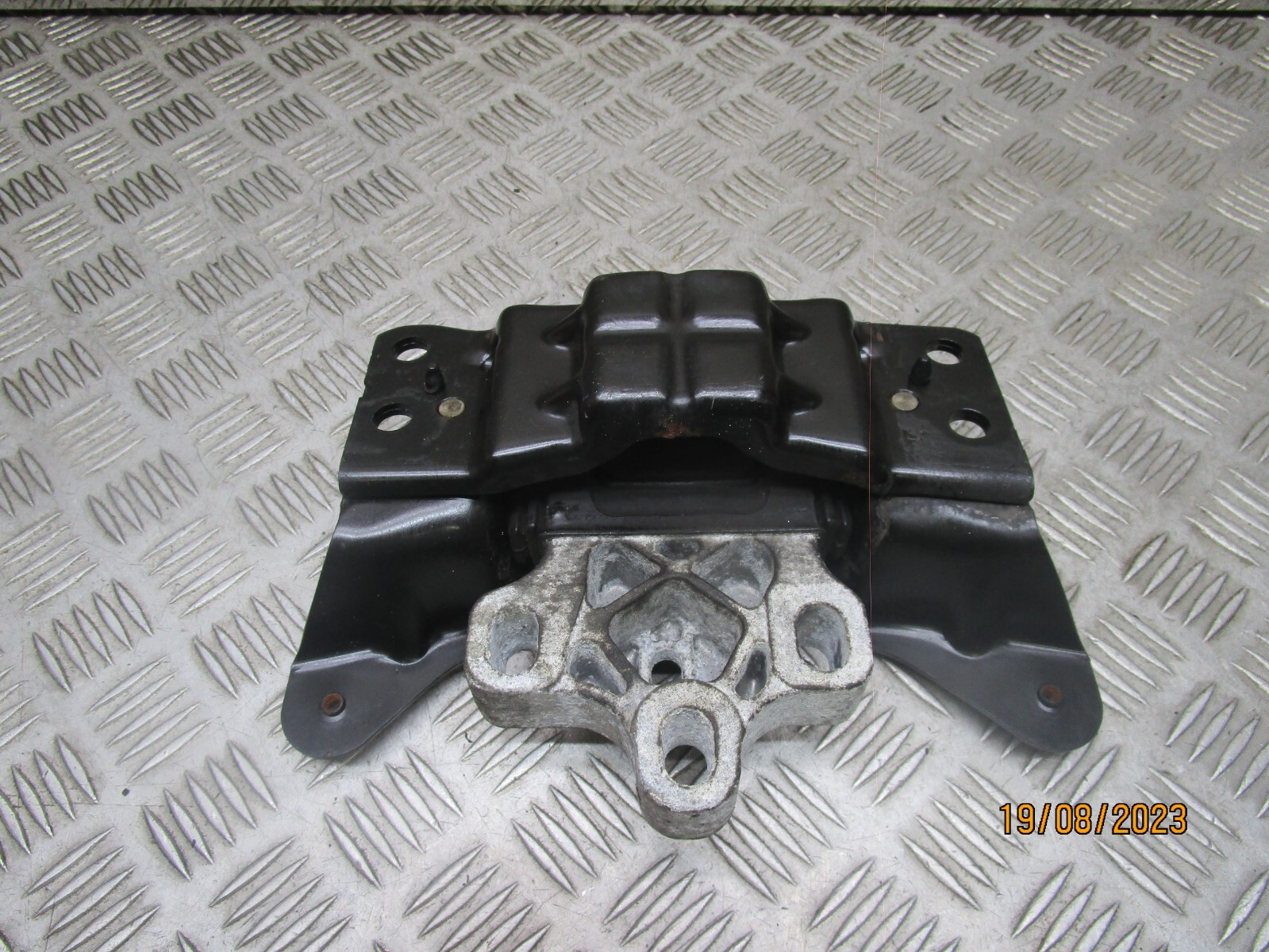 2015 VW GOLF MK7 1.6 TDI CLH PASSENGER SIDE FRONT ENGINE MOUNT ...