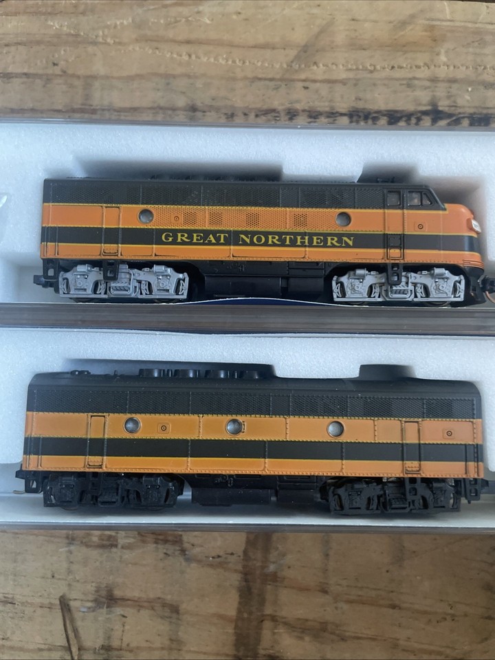 N SCALE KATO GN F3 GREAT NORTHERN MODEL TRAIN AND CAR SET | eBay