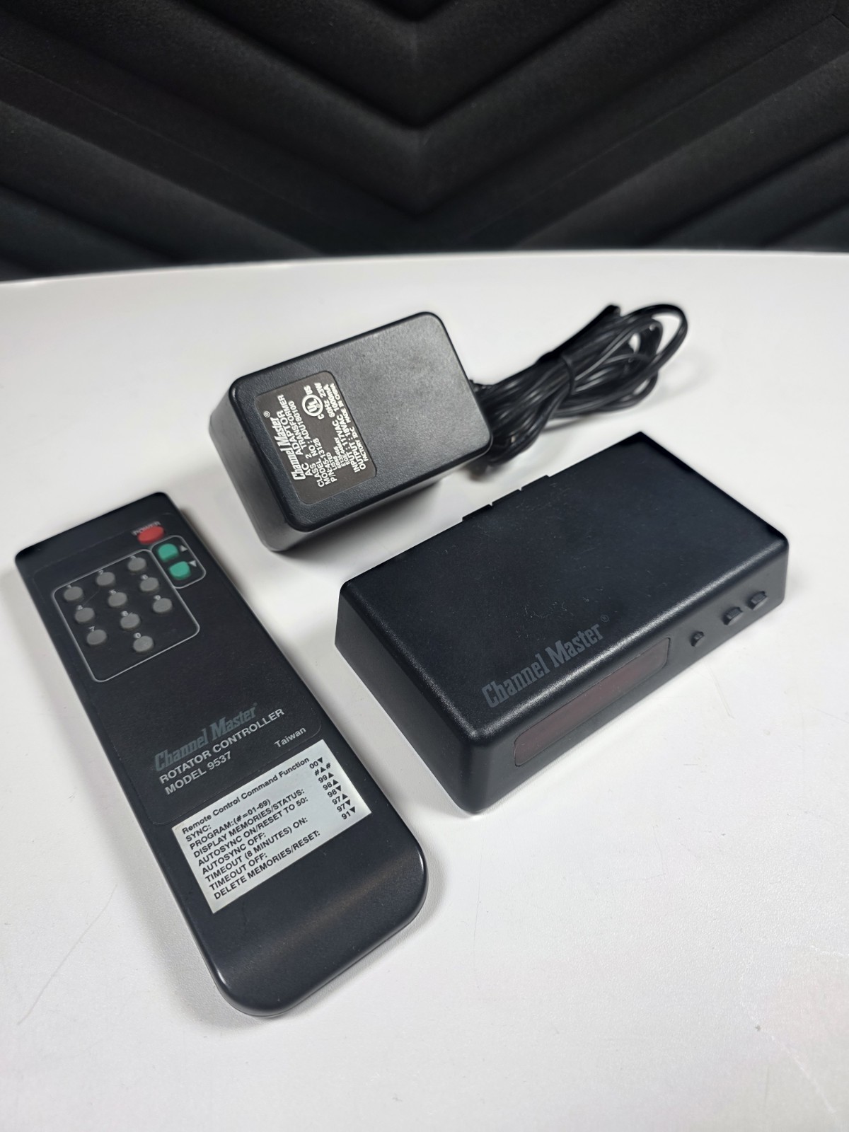 Channel Master 9537 Antenna Rotator Control Unit Kit with Remote