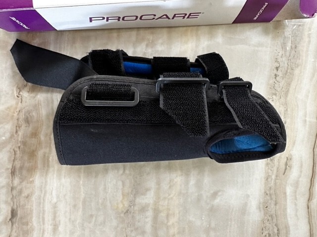 Procare Elastic Wrist Support Brace Right Hand Size Medium Form fit ...