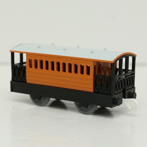 Thomas TOMY Trackmaster Henrietta train track passenger coach 2002 | eBay
