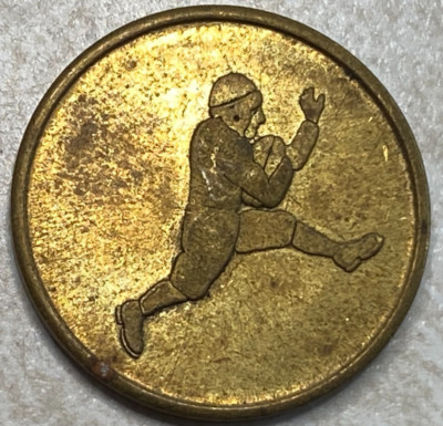 Football Player Amusement Trade Token T8317 | eBay