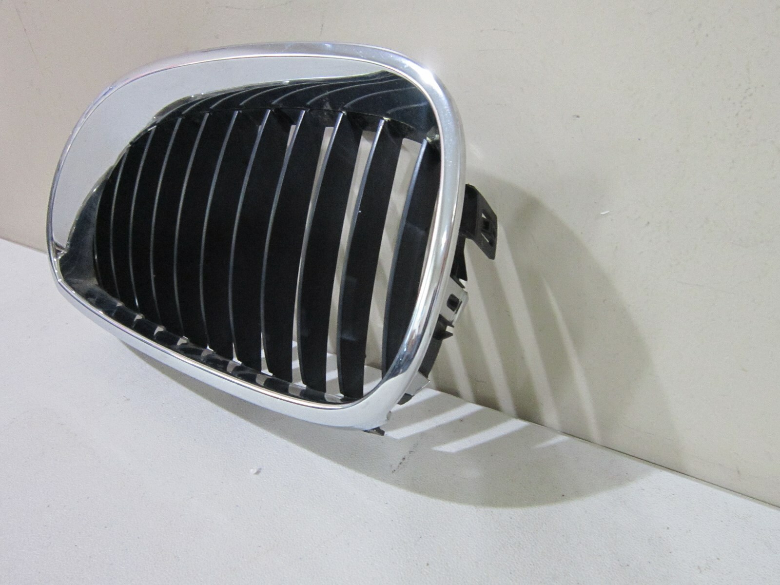 BMW 5 E60 FRONT BUMPER LEFT RADIATOR GRILLE W / CHROME OEM 51137027061 ...