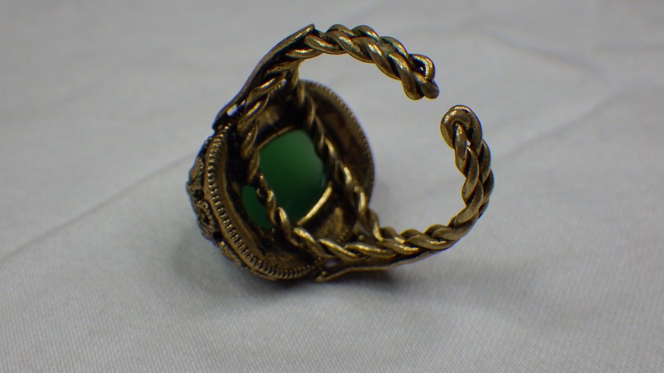 Antique 9k Solid Gold and Green Chalcedony Ring Twisted Wire Filigree ...