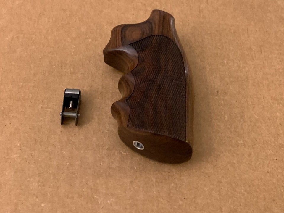 Hogue Checkered Pau Ferro Finger Groove Grips for COLT PYTHON (I&E ...