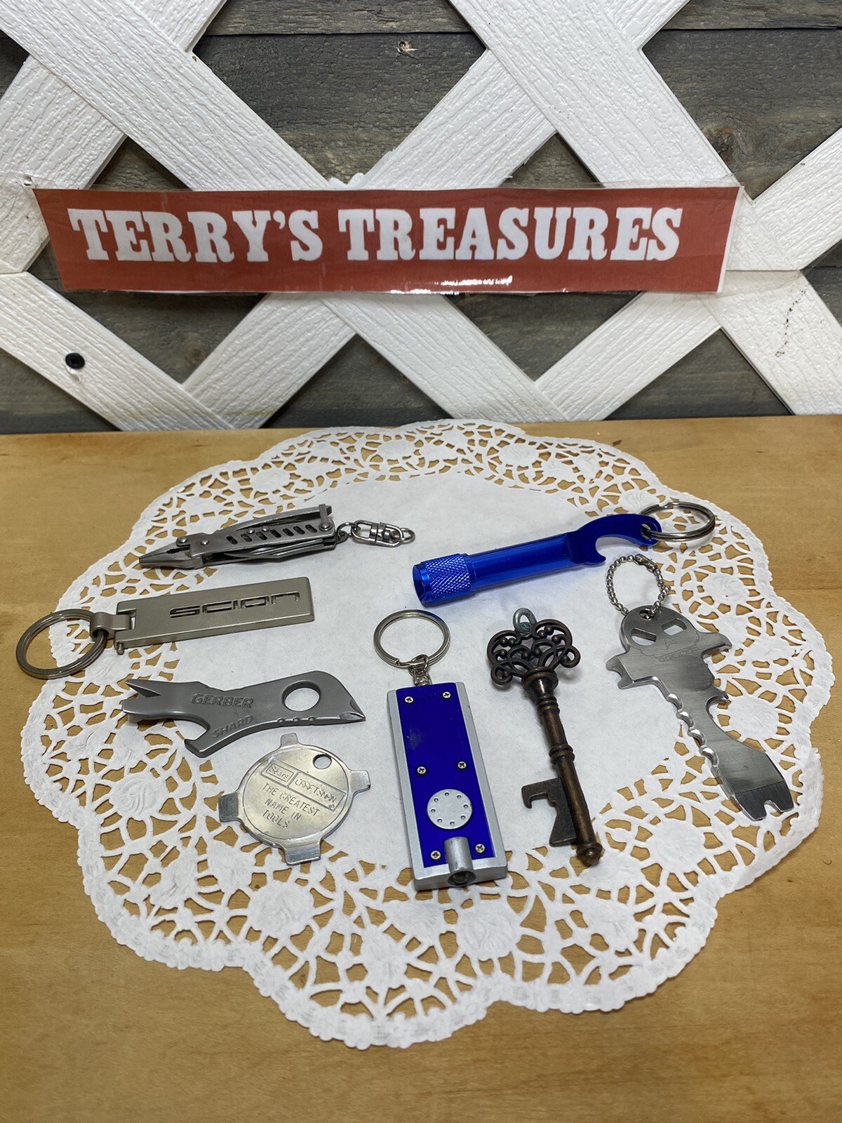 Lot of 8 Keychains/Multi-tools Craftsman 4-Way Screwdriver, Gerber ...