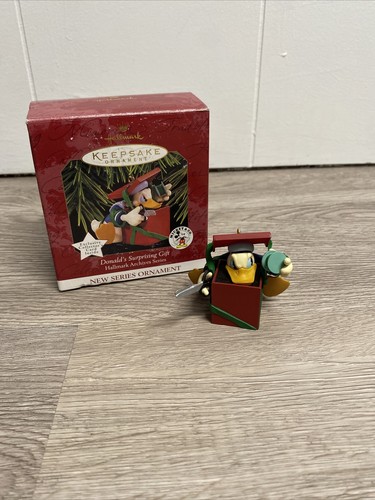 1997 DONALD'S SURPRISING GIFT Hallmark Keepsake Ornament Disney ...