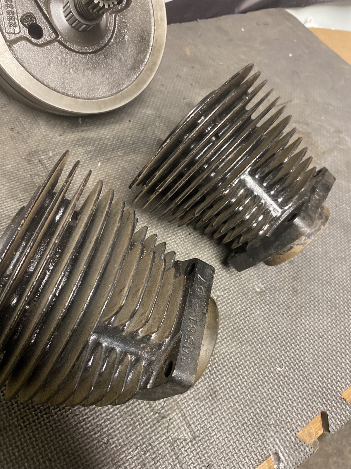 HARLEY IRONHEAD SPORTSTER 900cc Cylinders 16561-57 16581-57 Pistons ...