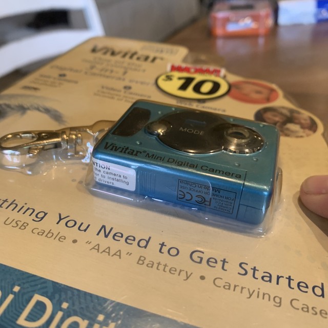 Vivitar Compact 3 in 1 Mini Keychain Digital Camera With Accessory Kit ...