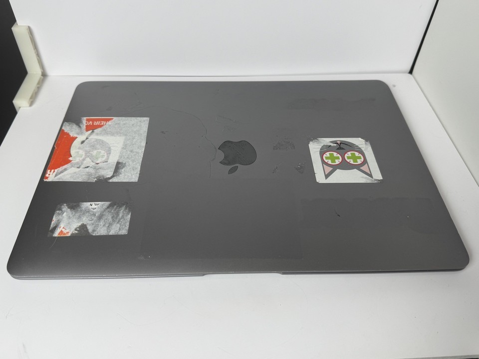 Apple MacBook Air 13-inch Retina (2020) For Parts Or Repair READ Model ...