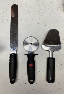 OXO GOOD GRIPS STAINLESS ICING SPREADER, CHEESE PLANNER, AND PIZZA ...