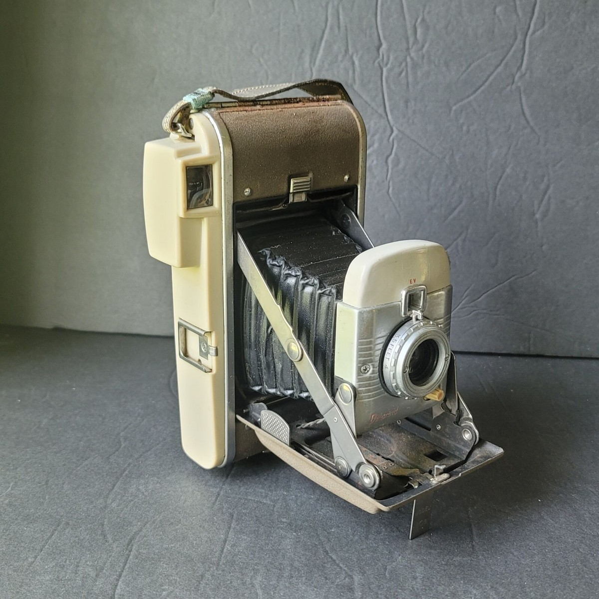 Polaroid Land Camera Model 80b Polaroid Land Camera Model 80B,