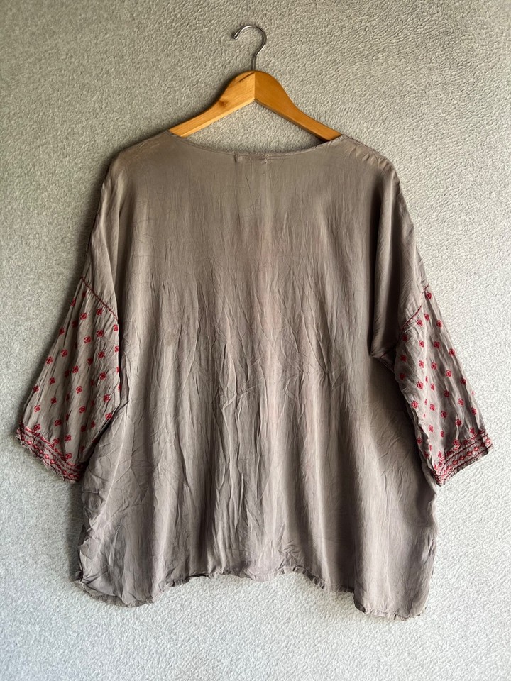 Johnny Was Blouse Womens Medium Gray Red Embroidered Boho Hippie ...