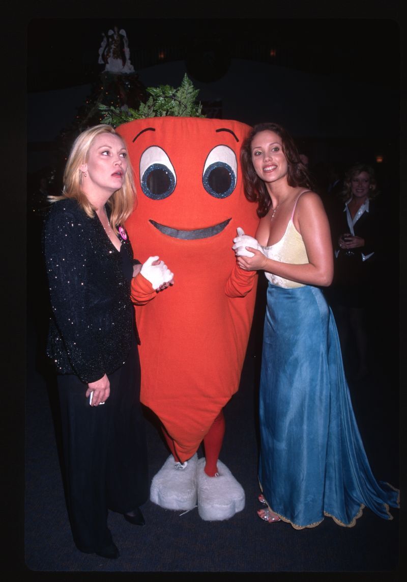 1996 CATHY MORIARTY & ELIZABETH BERKLEY Candid Original 35mm Slide ...