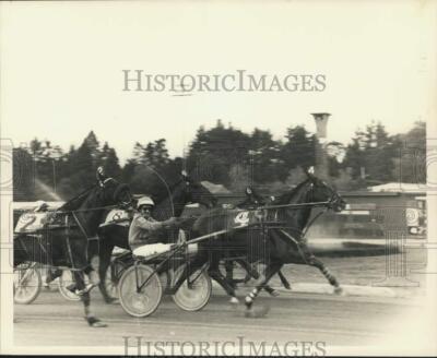 1988 Press Photo Harness racing driver Bruce Cooper and Toulouse LST ...