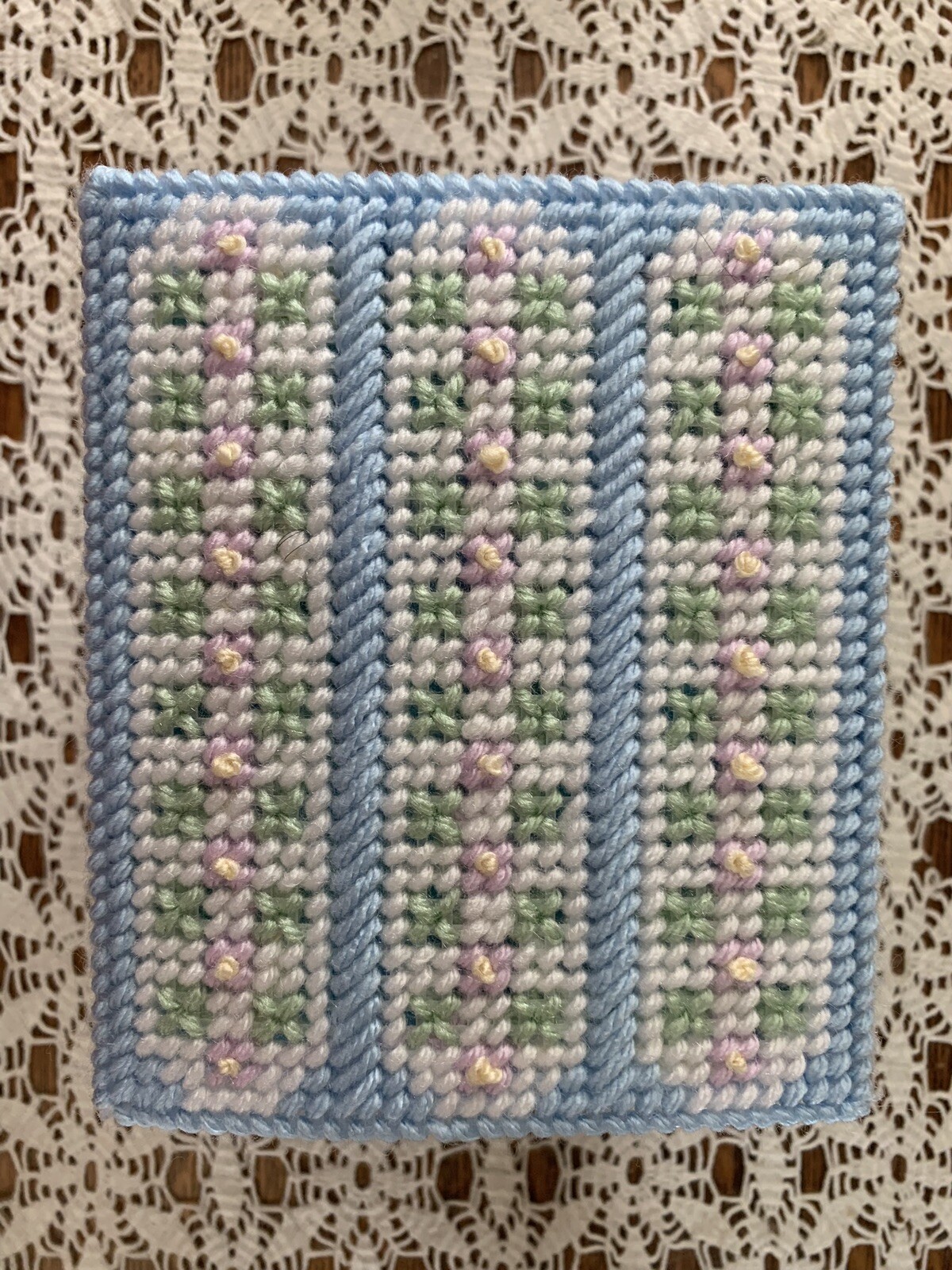 Handmade Needlepoint Plastic Canvas Tissue Box Cover - Posie Trellis | eBay