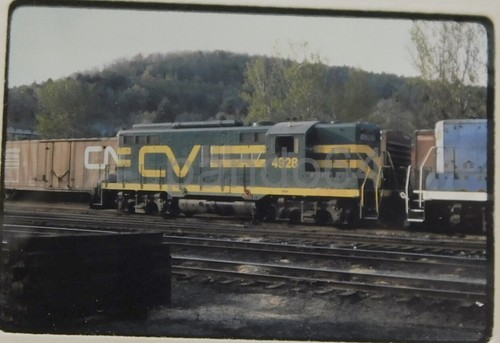 RR TRAIN Slide CV Central Vermont GP-9 #4928 White River Junction VT 1981 AB1 | eBay