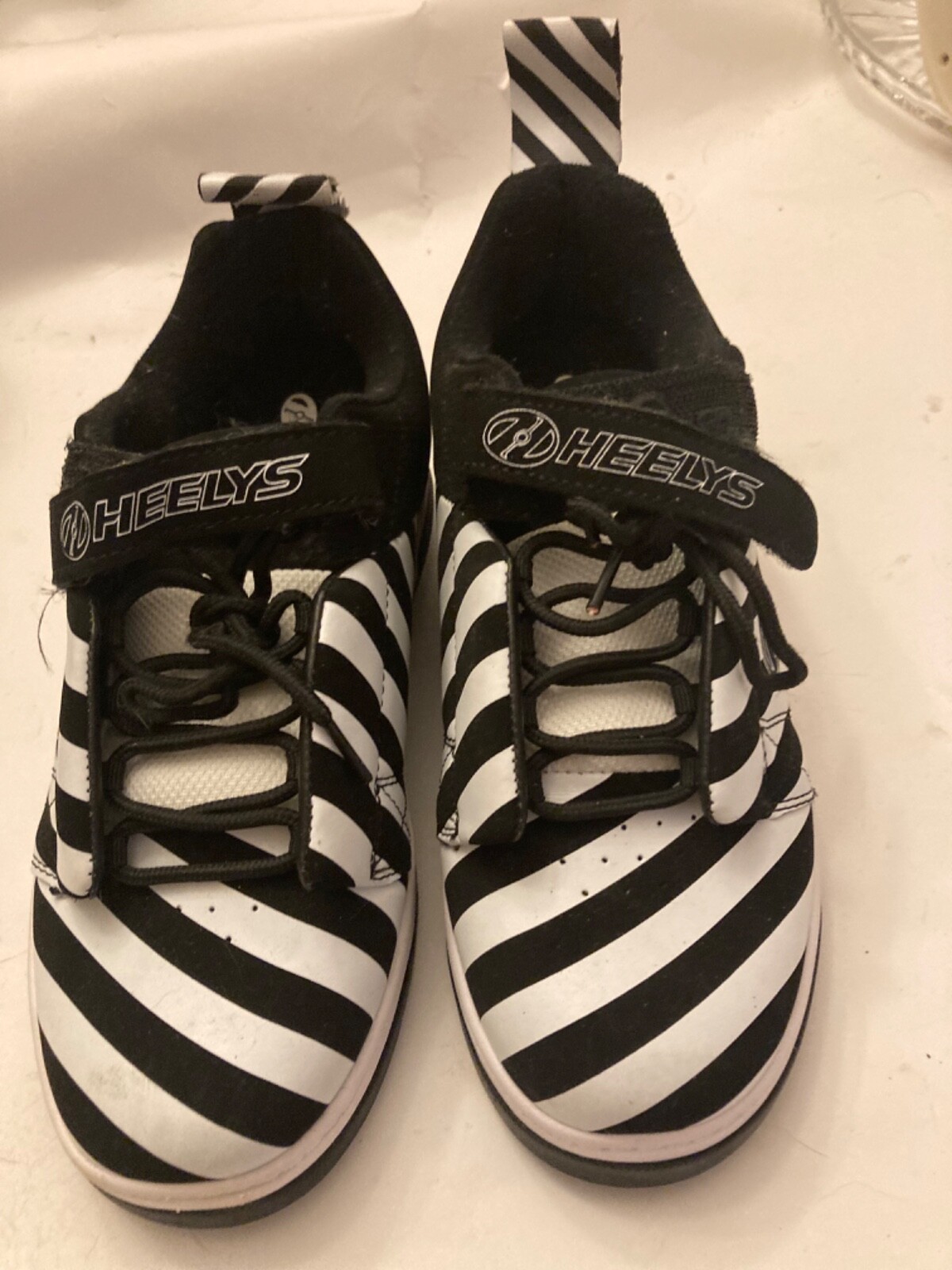 HEELYS Skate Shoes Youth Size 6. Black With White Stripes NEW without ...
