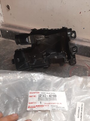 Genuine OEM Toyota Lexus 82663-42100 Lower Relay Block Cover | eBay