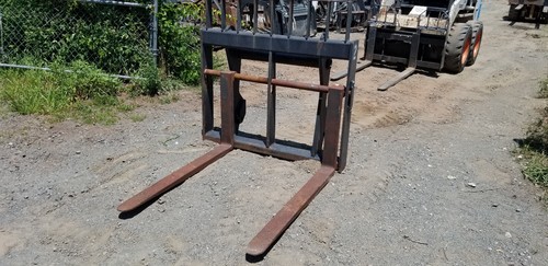 Bobcat Versahandler, telehandler forks 48" and adapter plate | eBay