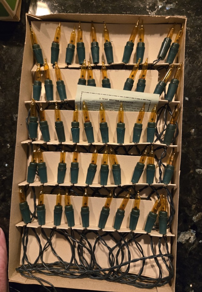 VTG JEWEL-LITE 50 LITE YELLOW COLOR SET CHRISTMAS LIGHTS IN BOX TESTED ...