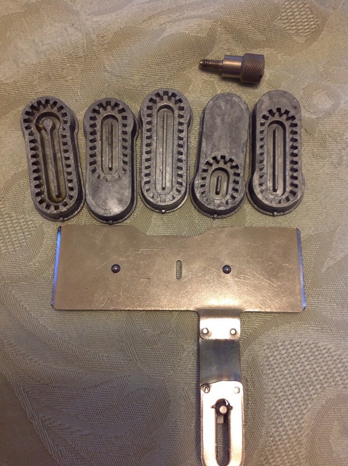 Singer Sewing Machine Buttonholer in Teal Blue Art Deco Box | eBay