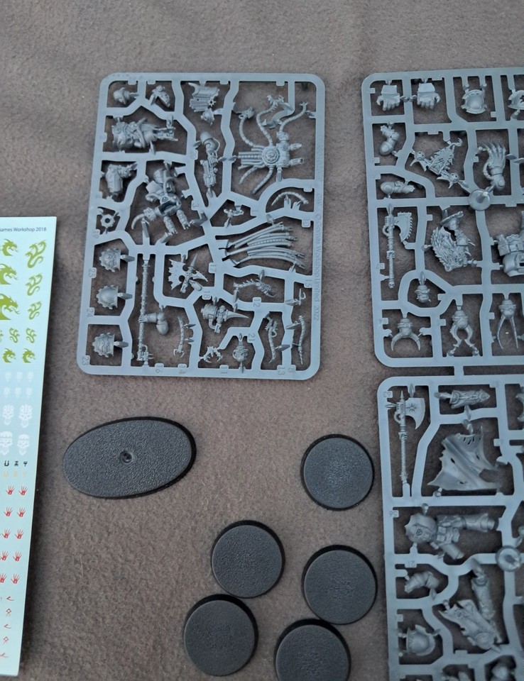 Eldritch Omens - Warpsmith and 5 Chosen Chaos Space Marines on Sprue ...