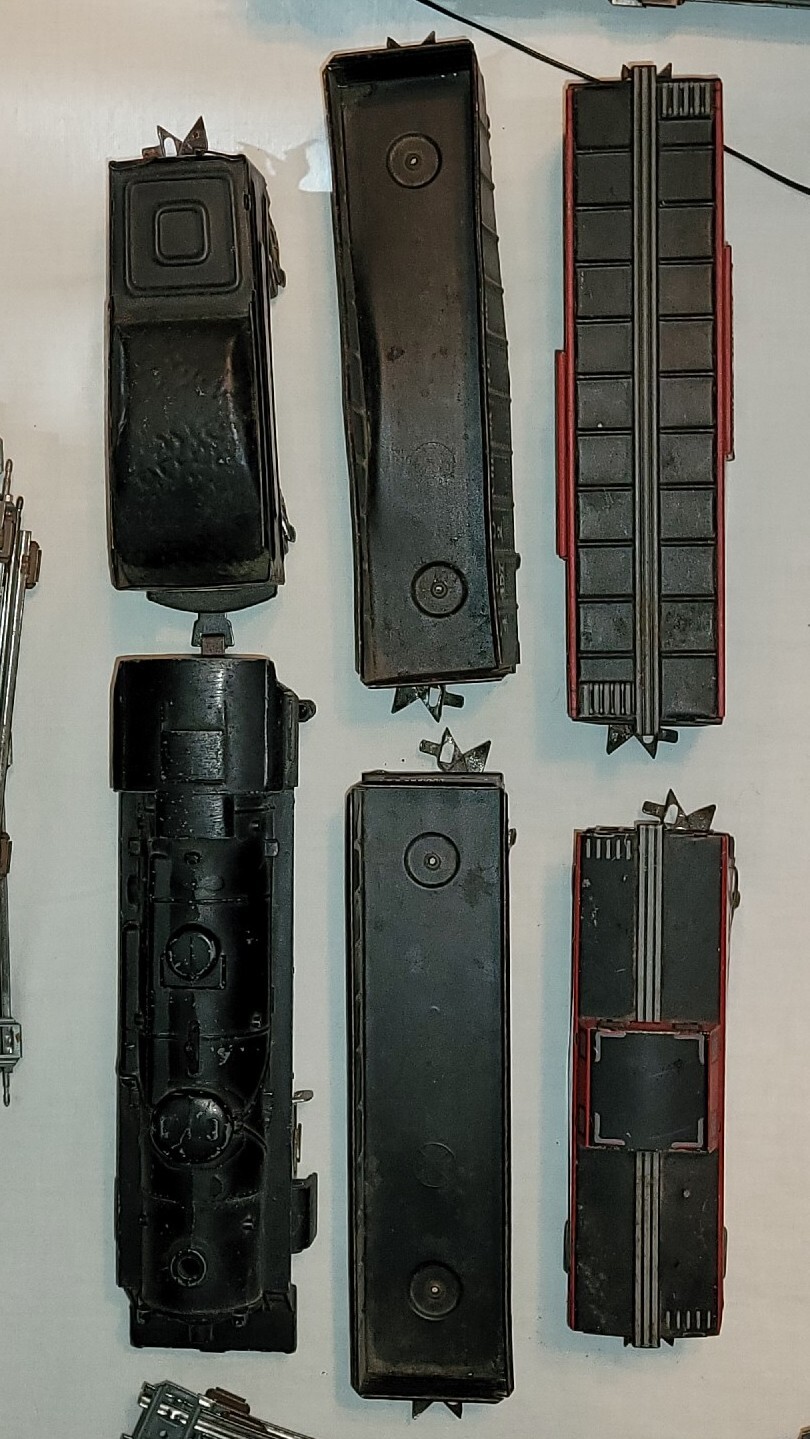 MARX Lionel Engine #1110 w/ 3 Freight Cars & Caboose; VTG; All Tin; See ...