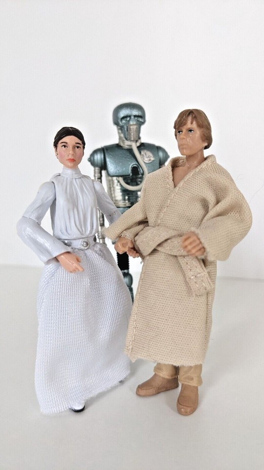 Leia Organa, Luke Skywalker + 2-1B droid on medical frigate "Redemption ...