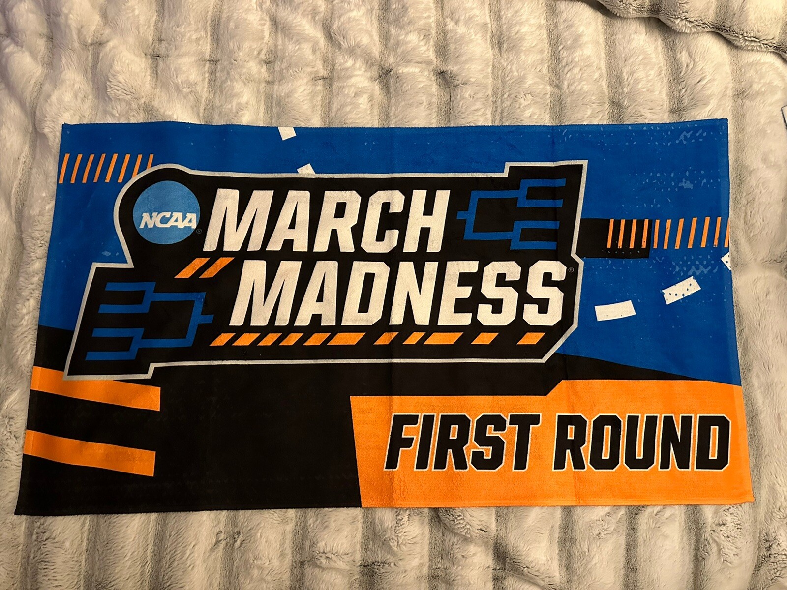 RARE 2024 NCAA TOURNAMENT MARCH MADNESS TEAM ISSUED BENCH TOWEL FIRST ...