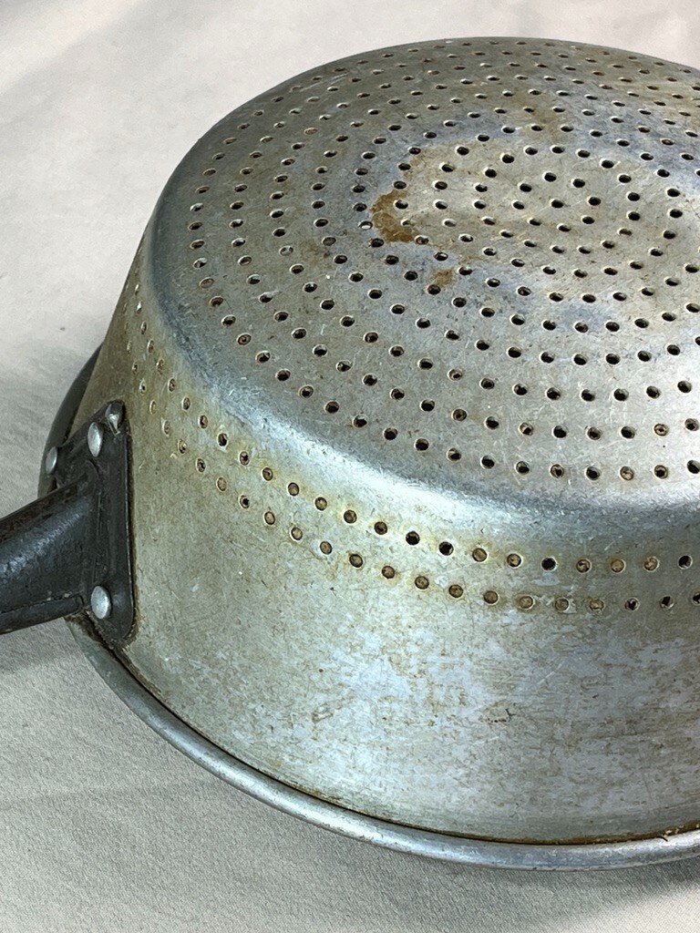 Vintage ALADDIN ALUMINUM Colander w/ Handle - Retro Kitchenware | eBay