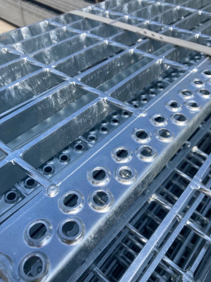 Galvanised Steel Stair Tread Mesh Step Anti-Slip Nosing and Drilled End ...