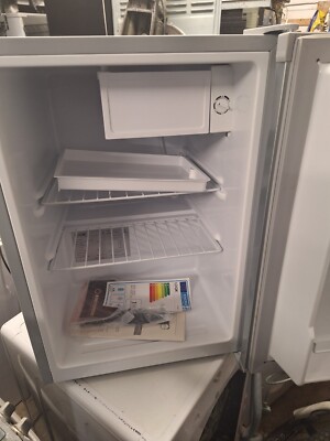 Logik LTT68S23 Silver Table Top Mini Fridge with Chill Compartment ...