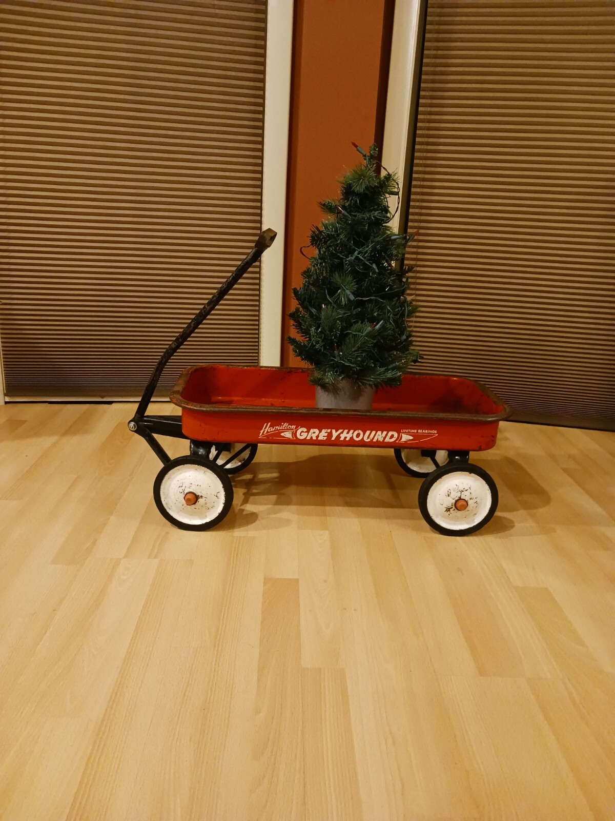 Vintage Hamilton Greyhound Red Wagon W/Poinsettia Or Martha Stewart ...