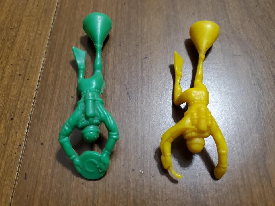 Vintage lot 2 different Kellogg's baking soda frogmen no caps cereal ...